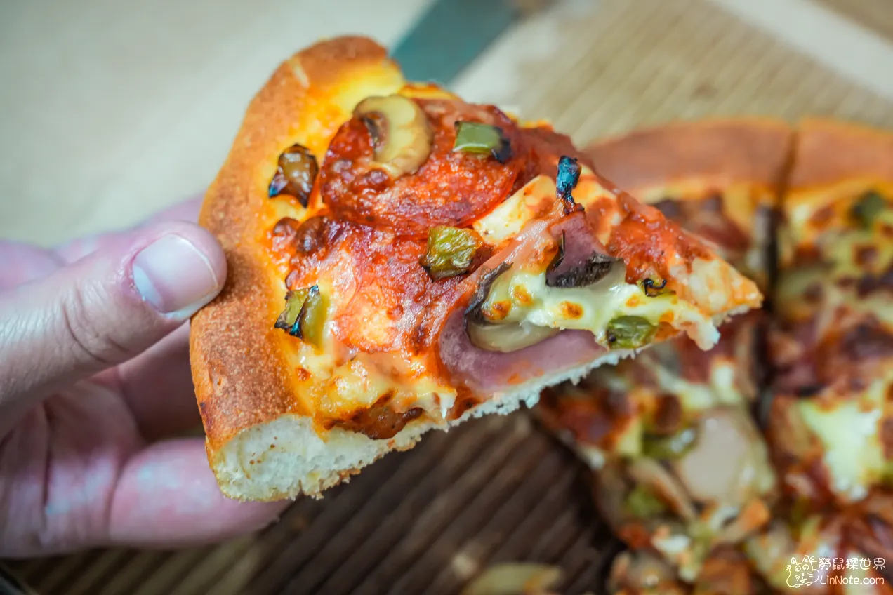 【全台】必勝客Pizza Hut｜開箱經典海鮮及超級總匯披薩，一定要加價芝心餅皮 – 勞鼠探世界